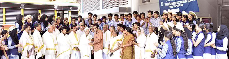 കര്‍ഷകര്‍ക്ക് വിദ്യാര്‍ത്ഥികളുടെ സ്നേഹാദരം