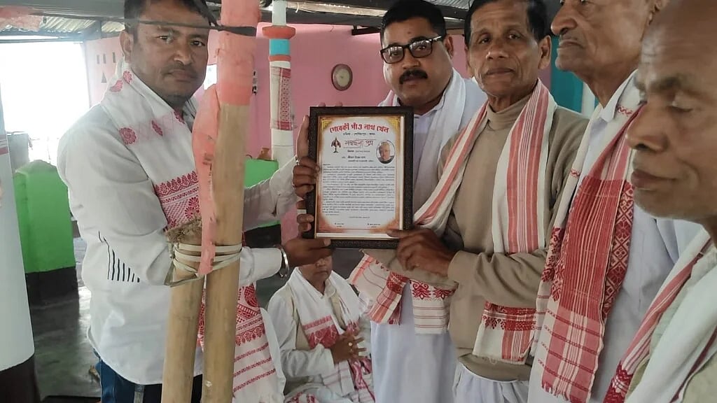Assam: Journalist Uttam Nath felicitated at Biswanath Yogi Sanmilani Meet