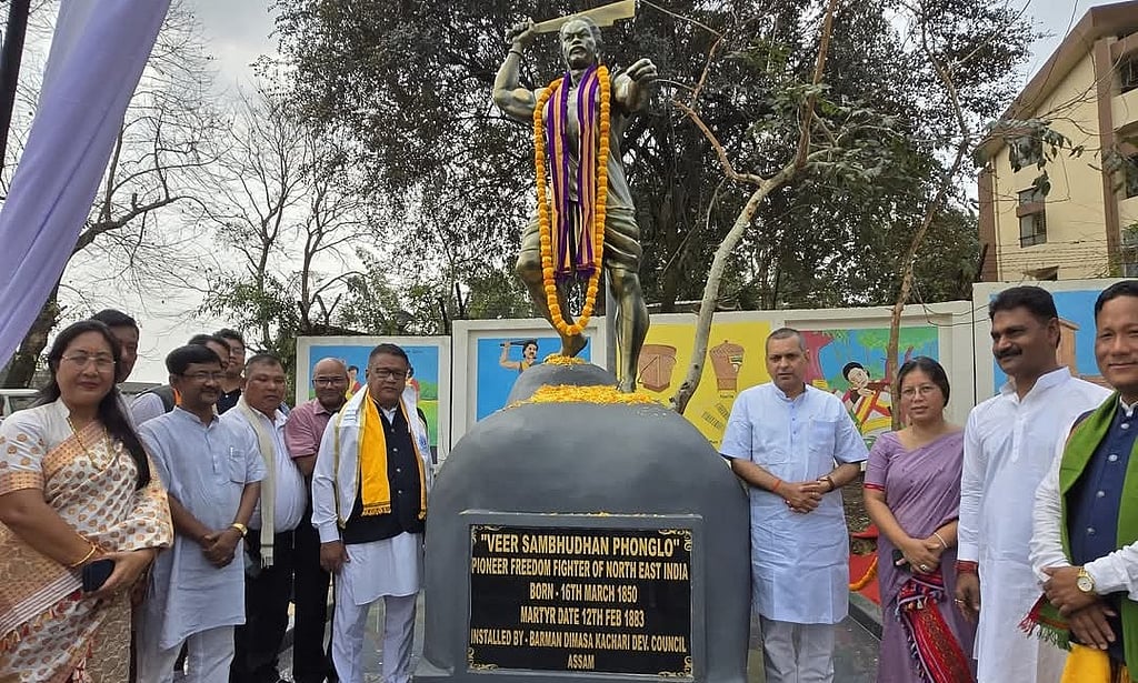 Assam: Dr Pegu unveils Phonglo statue at Assam University, Silchar