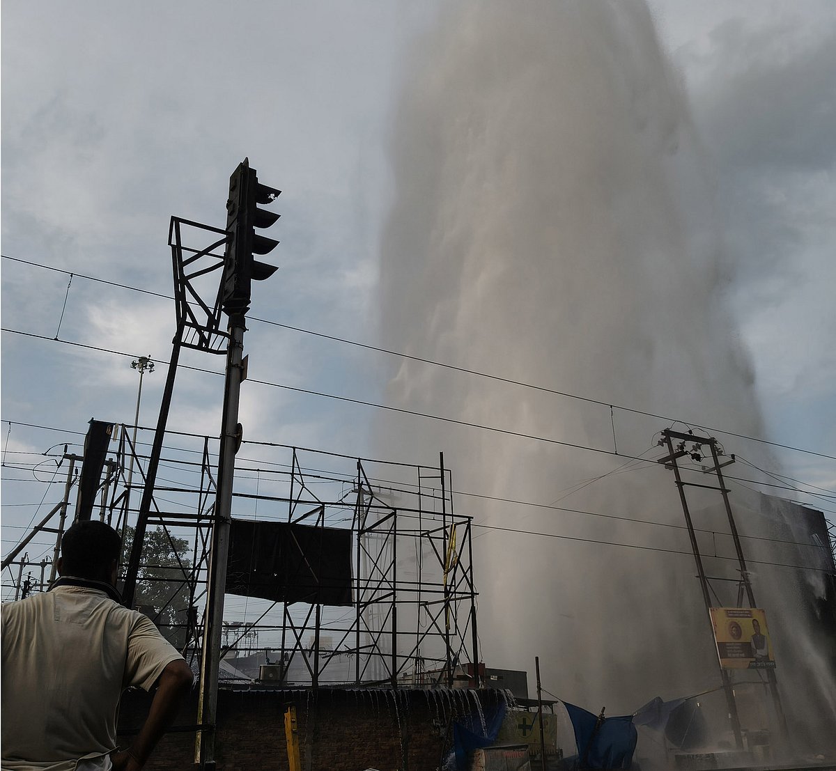 Guwahati: Water pipe bursts at Chandmari amid mourning for Zubeen Garg
