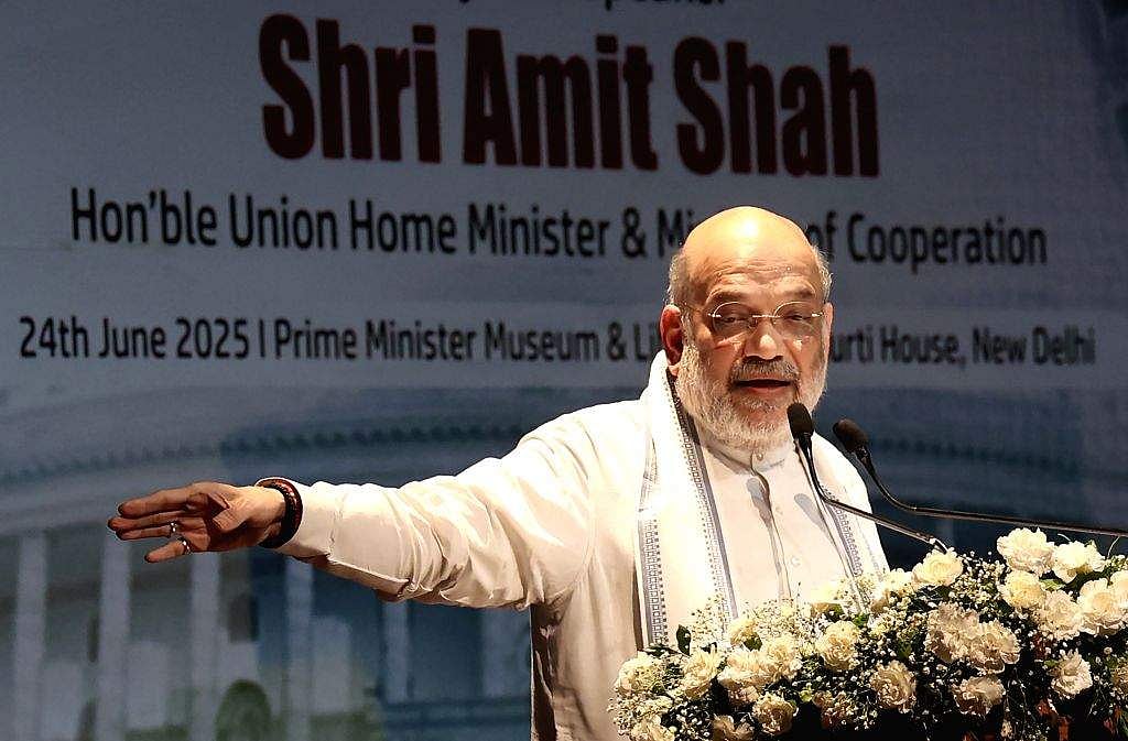 Those who want to surrender will be welcomed on red carpet: Amit Shah