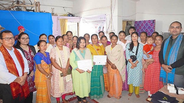 Four-day training programme boosts skills of tribal weavers