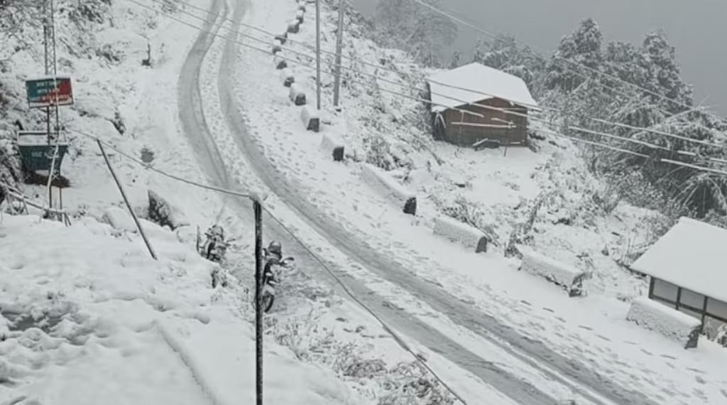 Sikkim: Several Roads Blocked in North, East Sikkim After Heavy Snowfall