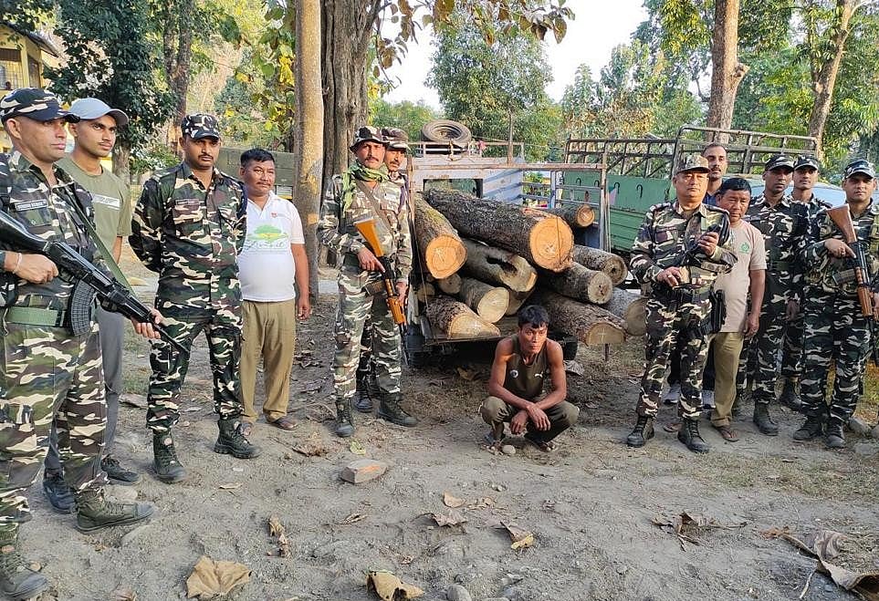 Assam: 24th Bn SSB Rangiya seized elephant ivory and pickup van loaded ...