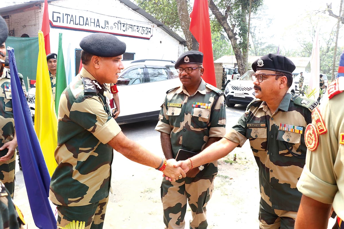 BSF ADG Ravi Gandhi visits Bangladesh border, reviews security scenario