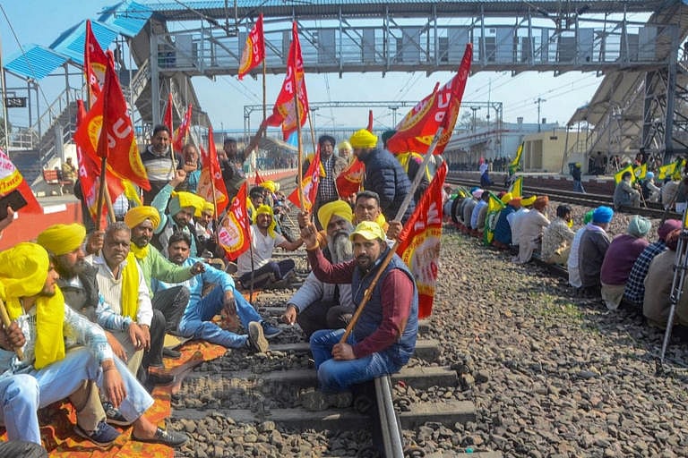 Punjab: Farmers Stage 'Rail Roko' Protest in Punjab; Demand Legal ...