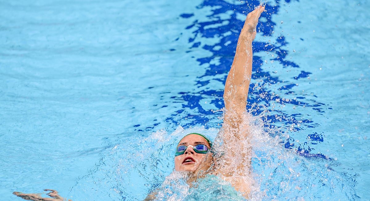 Kaylee McKeown goes close to 100m backstroke world record in Sydney