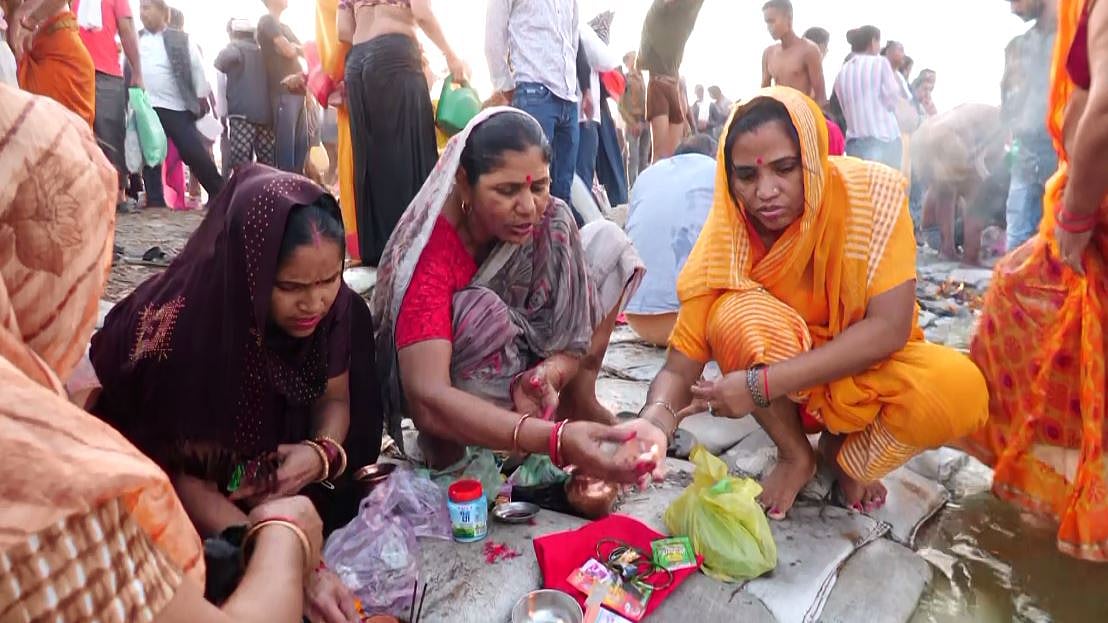 New Delhi: Devotees Commence Chaitra Navaratri with Sacred Rituals ...