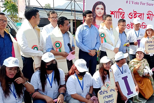 Election Commission launches signature campaign to boost voter turnout ...