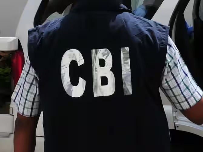 Four arrested for trafficking Indians to Russia-Ukraine war zone: CBI ...