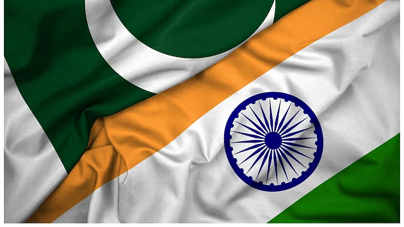 India heading to become 3rd largest economy, Pak on brink of collapse