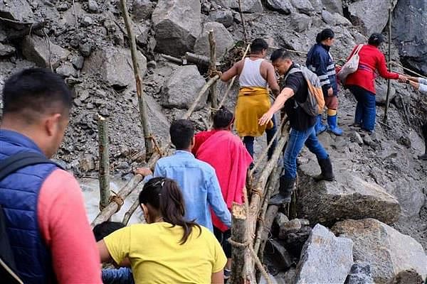 Sikkim: Over 200 Tourists Evacuated, 1,000 Still Stranded in Sikkim's ...