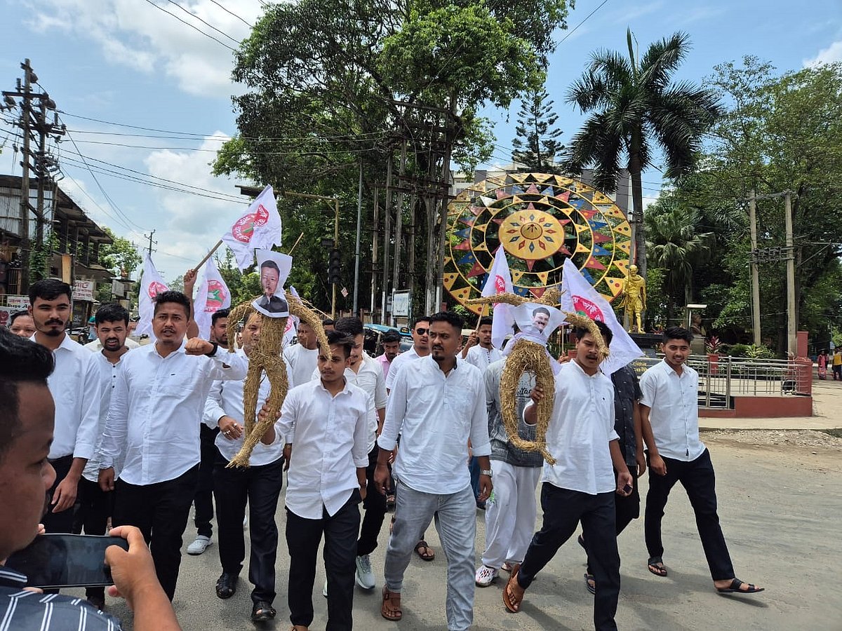 AASU Protest in Golaghat Against Corruption in Education, Burn Effigies ...