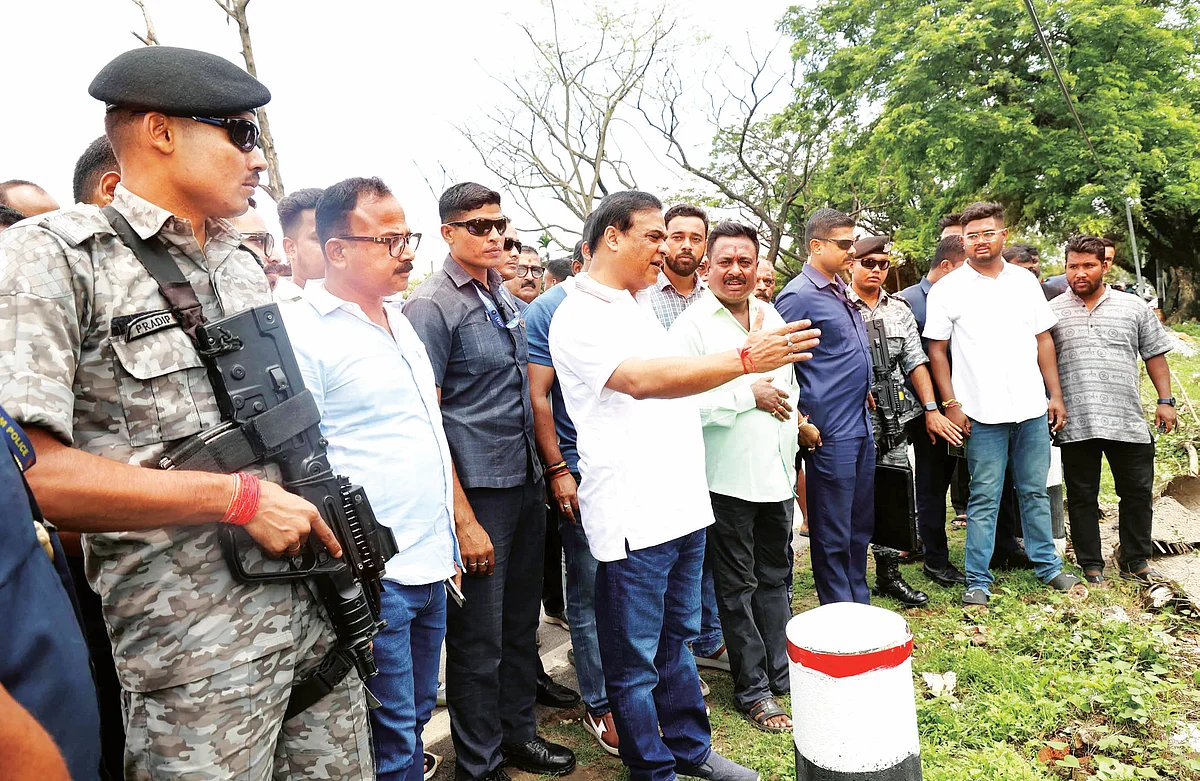 Assam: CM Himanta Biswa Sarma inspects flood-affected areas of Pandu in ... Assam: CM Himanta Biswa Sarma inspects flood-affected areas of Pandu in ...