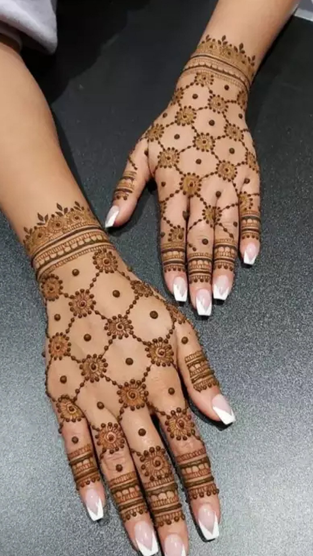 Mehendi Designs that looks Elegant