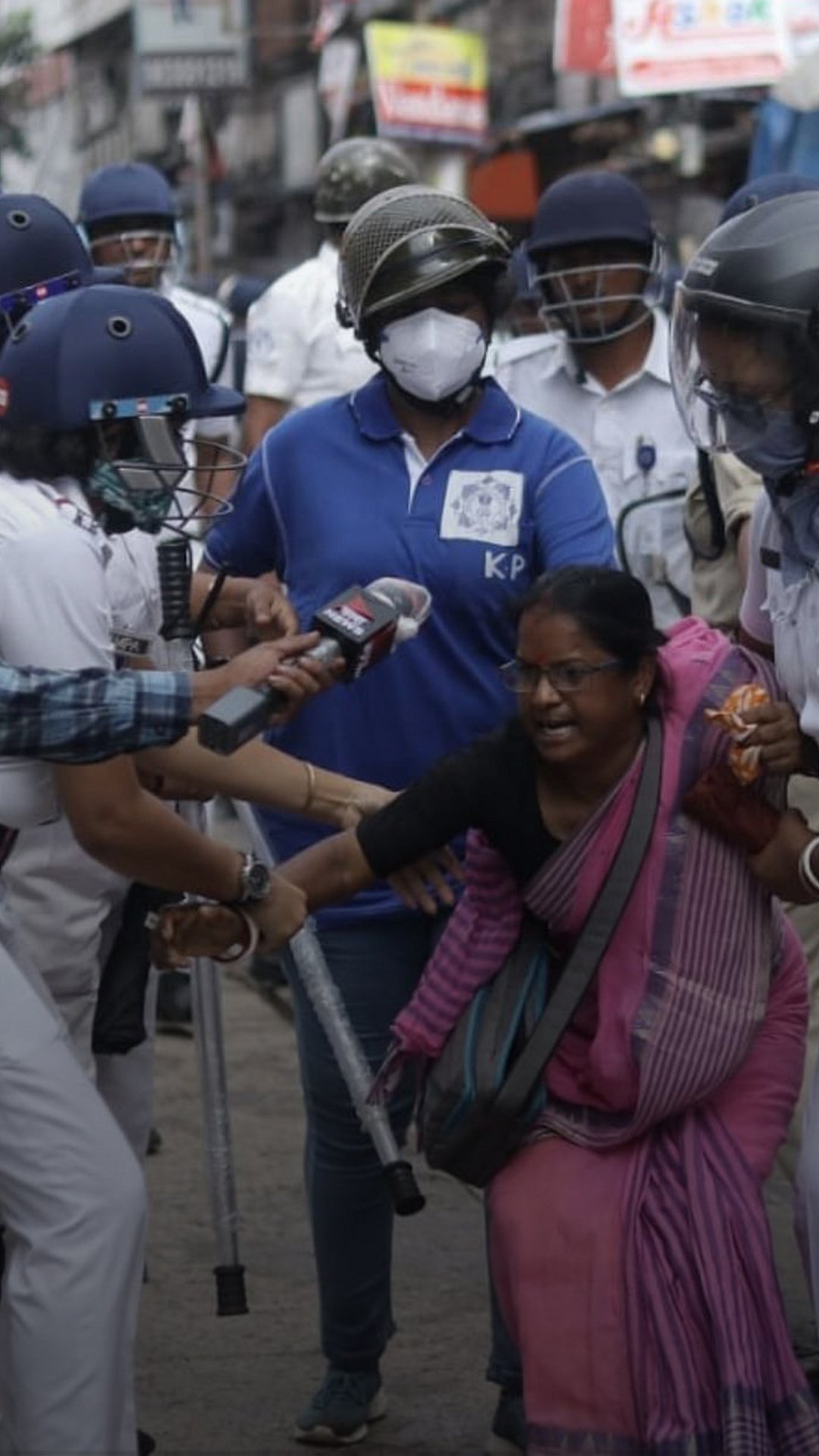Kolkata Protest Turns Chaotic: Police Respond with Lathi-Charge and ...