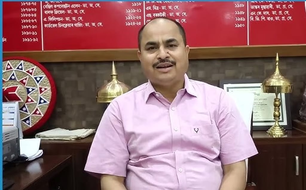 Assam: New Golaghat DC Pulak Mahanta Holds First Meeting with District ...