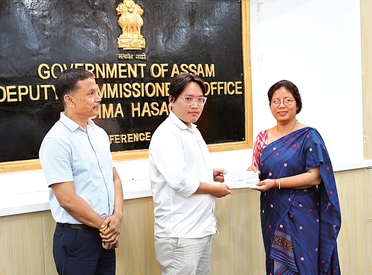 Power Minister Nandita Gorlosa distributed cheques to 36 civil service ...