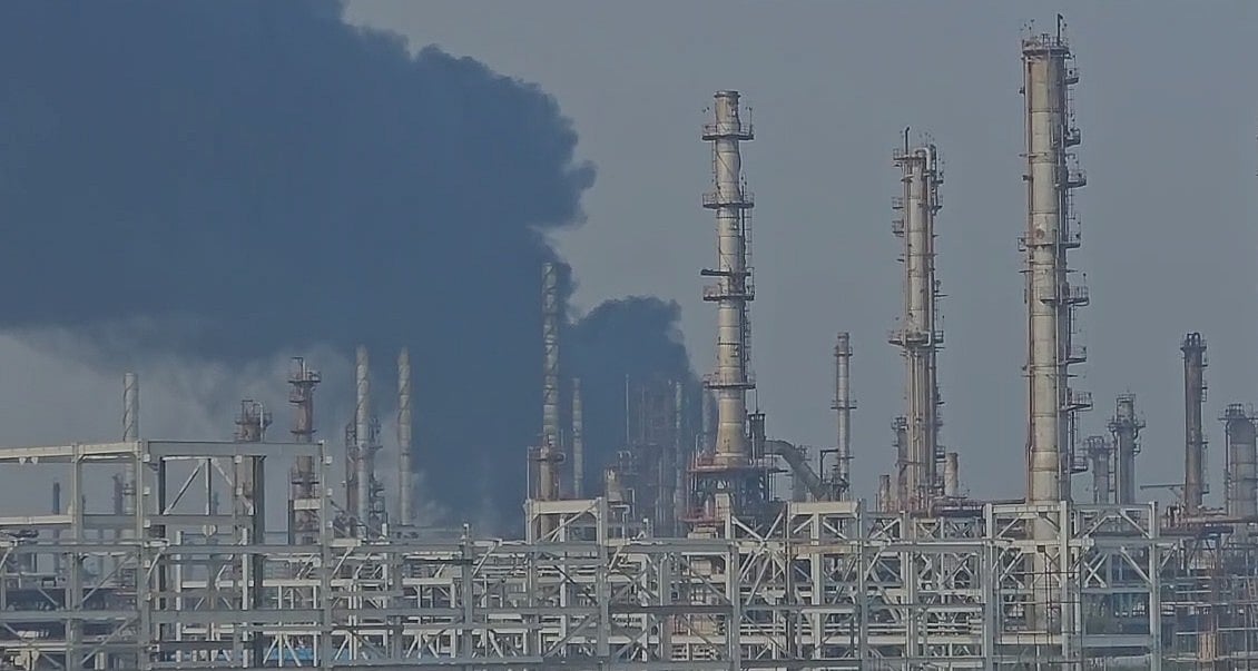 Gujarat: Massive Fire Breaks Out at Vadodara Refinery After Blast