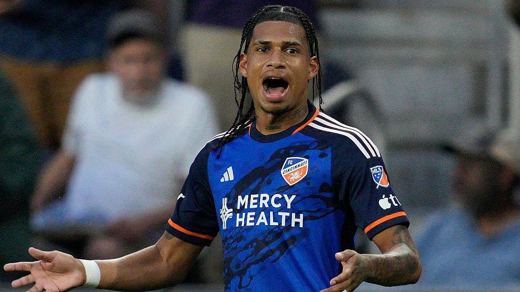 Ecuador footballer Marco Angulo tragically dies at age 22, a month ...