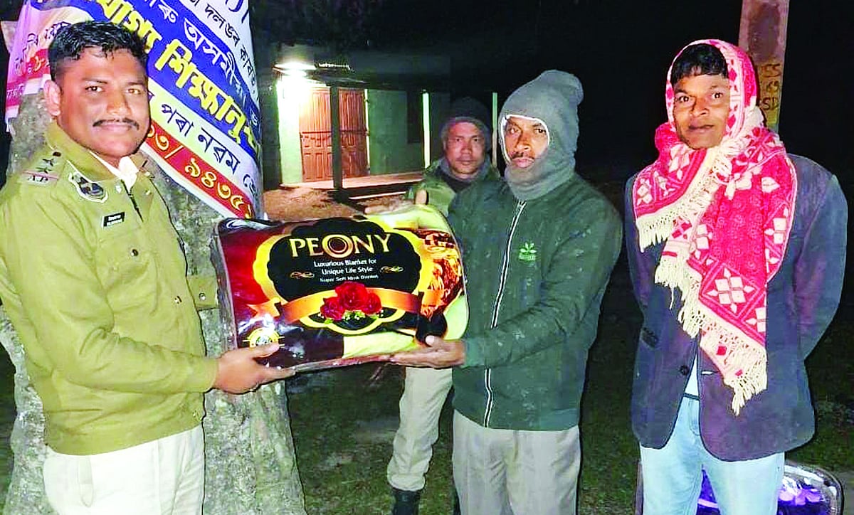 Assam: Sootea OC Distributes Blankets to VDP Members
