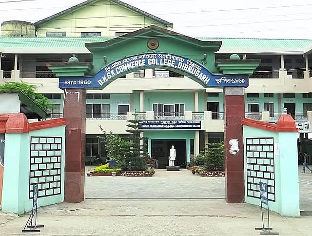 DHSK Commerce College Unveils Its First Wall Magazine