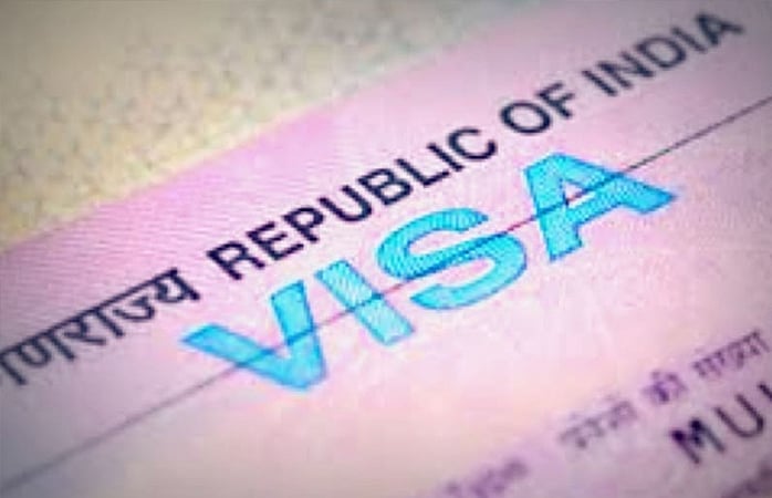 Saudi halts short-term visas for 14 nations, including India & Pak