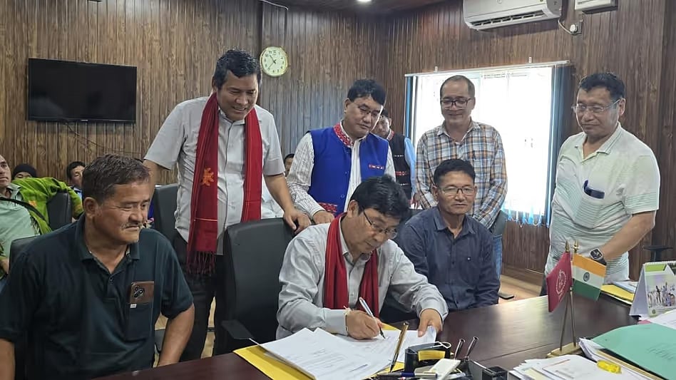 Pangkang Villagers Sign MoU for Siang Upper Project