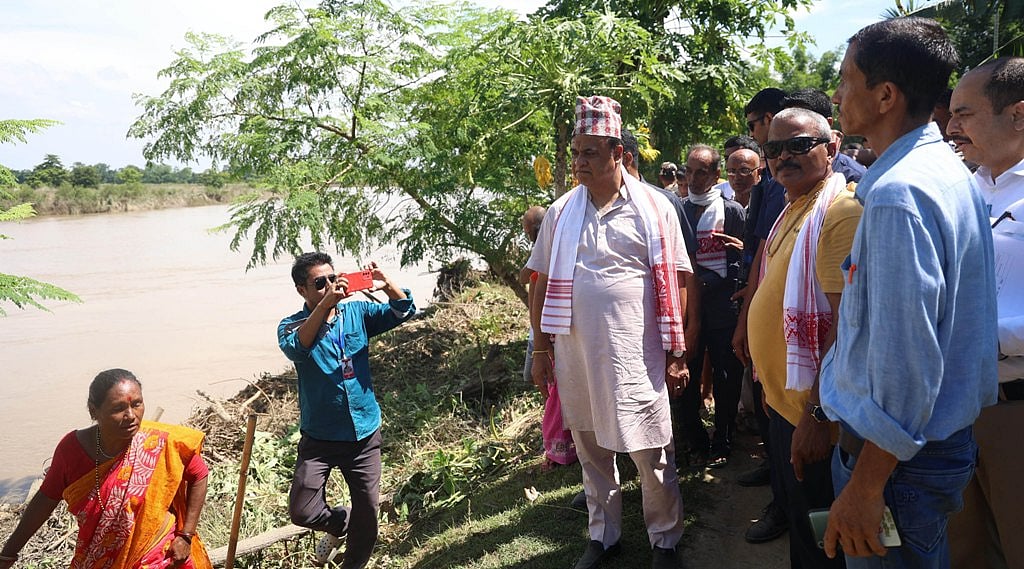 Assam CM visits flood-affected areas in Golaghat;