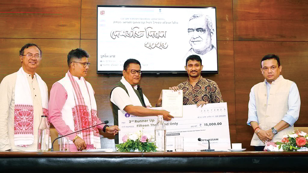 Assam Education Minister Pays Tribute to Tarun Ram Phukan