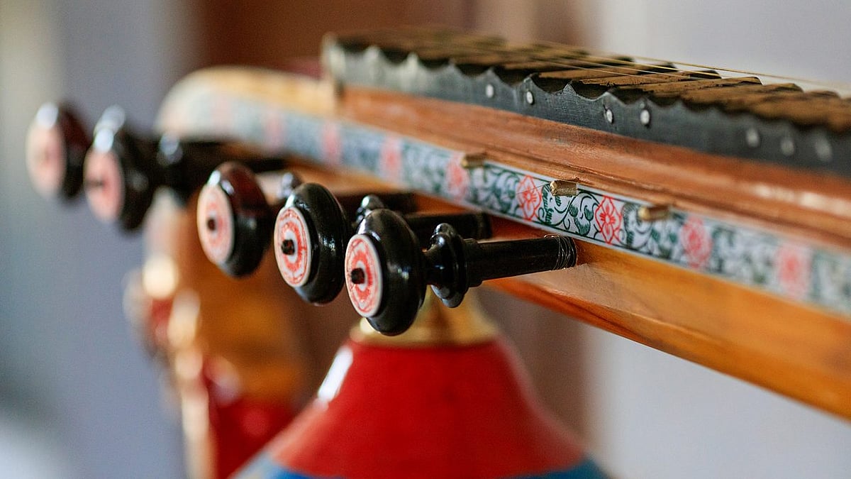 Folk musical instrument making, exhibition and performances