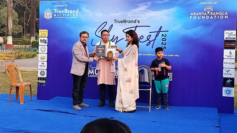 Noted singer Bijoy Biswas honoured with ‘Banga Ratna 2025’ award