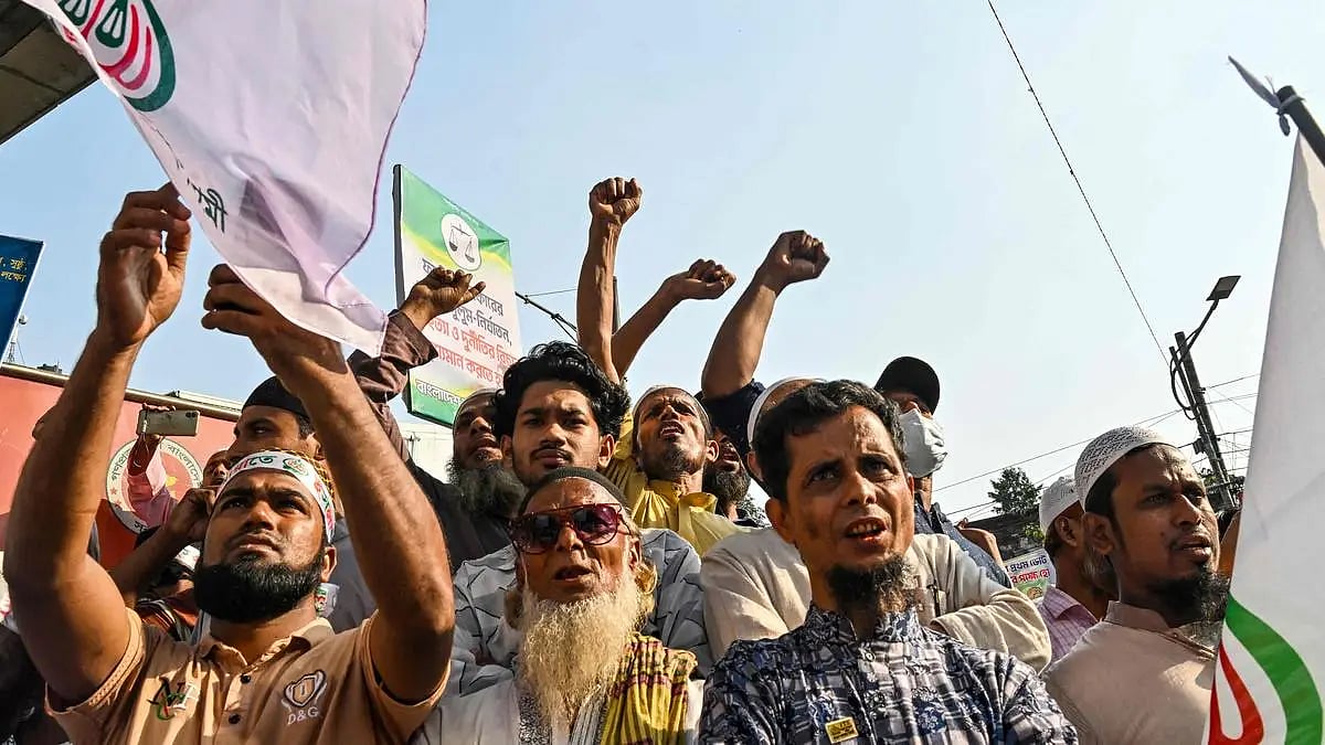 BNP, Jamaat workers clash in Dhaka ahead of Bangladesh polls