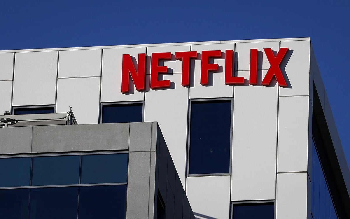 Netflix Stock Falls Amid Flat Revenue Forecast