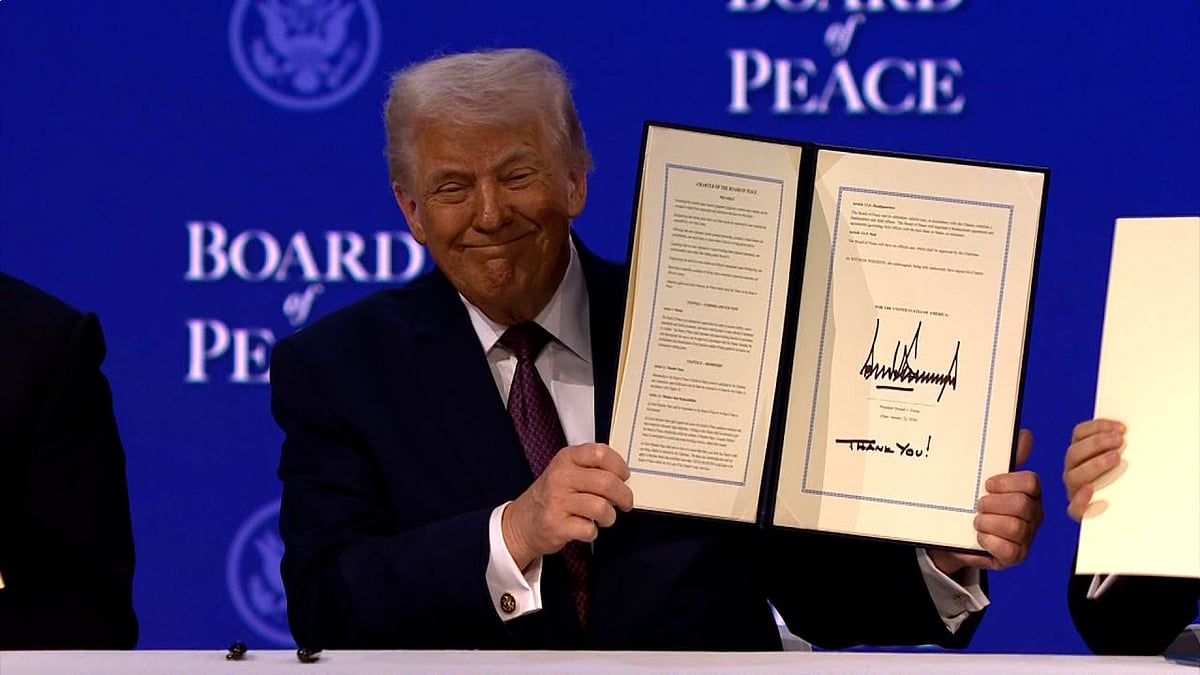 World Economic Forum: Trump signs Board of Peace charter