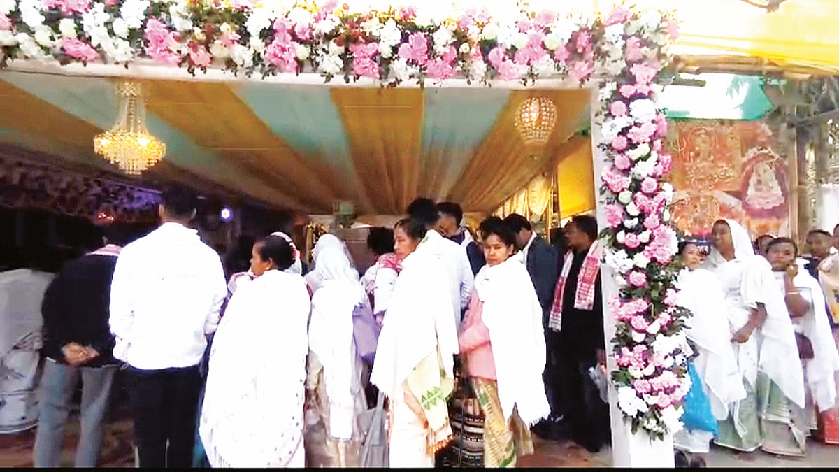 Thousands gather at Agninav Shiva Mandir to celebrate Maha Shivaratri
