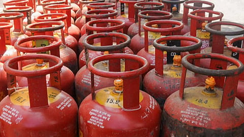 Margherita administration reviews LPG supply, stresses better home delivery
