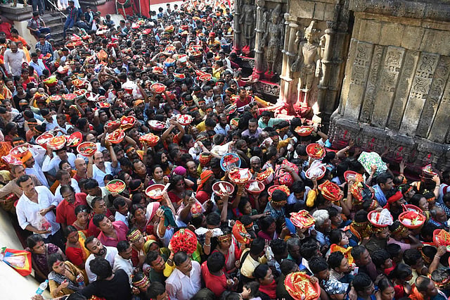 Thousands of Devotees Throng Kamakhya Temple for Grand Ambubachi Mela ...