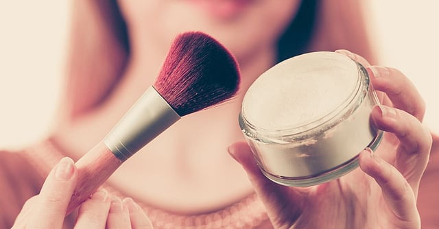 Makeup Application as a Beginner: 5 Makeup Basics To Know