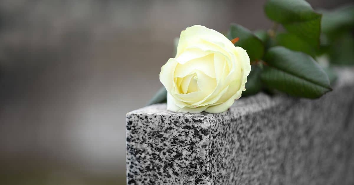 The Best Ways To Honor the Death of a Loved One