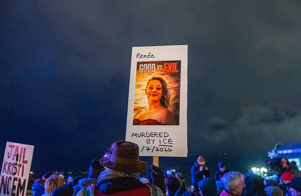 PHOTO ESSAY | Hundreds Attend Vigil Honoring Minneapolis Mother Shot ...
