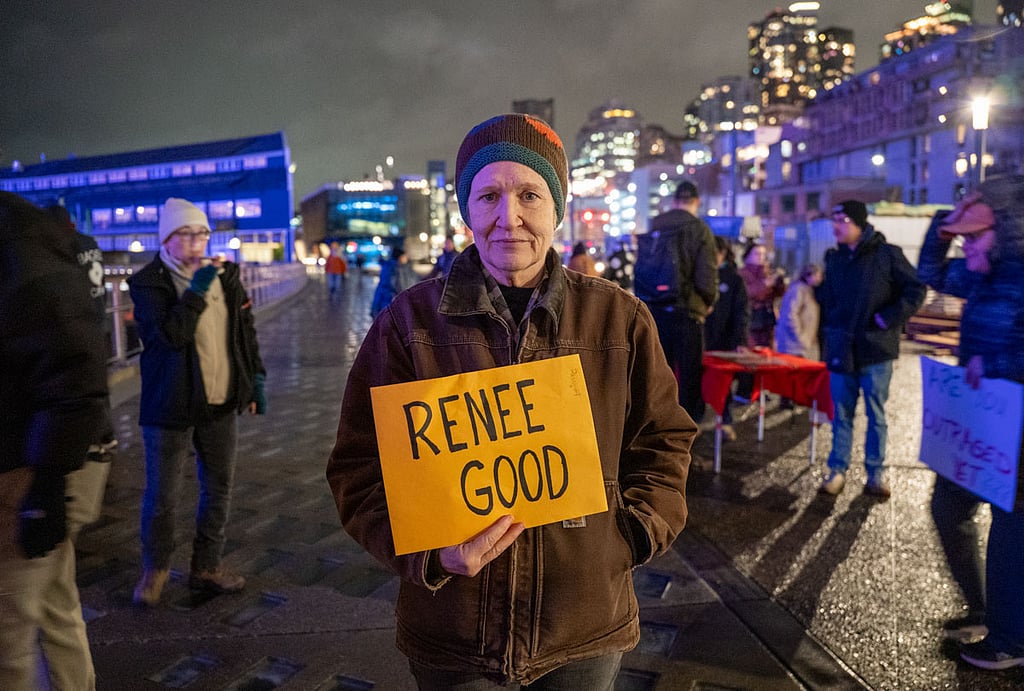 PHOTO ESSAY | Hundreds Attend Vigil Honoring Minneapolis Mother Shot ...