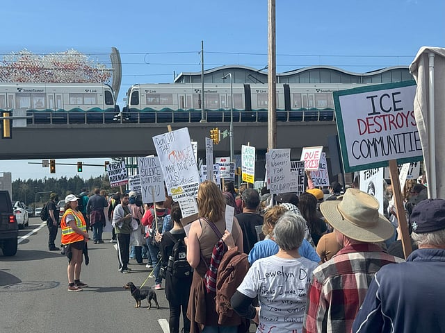 Nearly 1,000 Rally and March in SeaTac Demanding an End to ICE ...