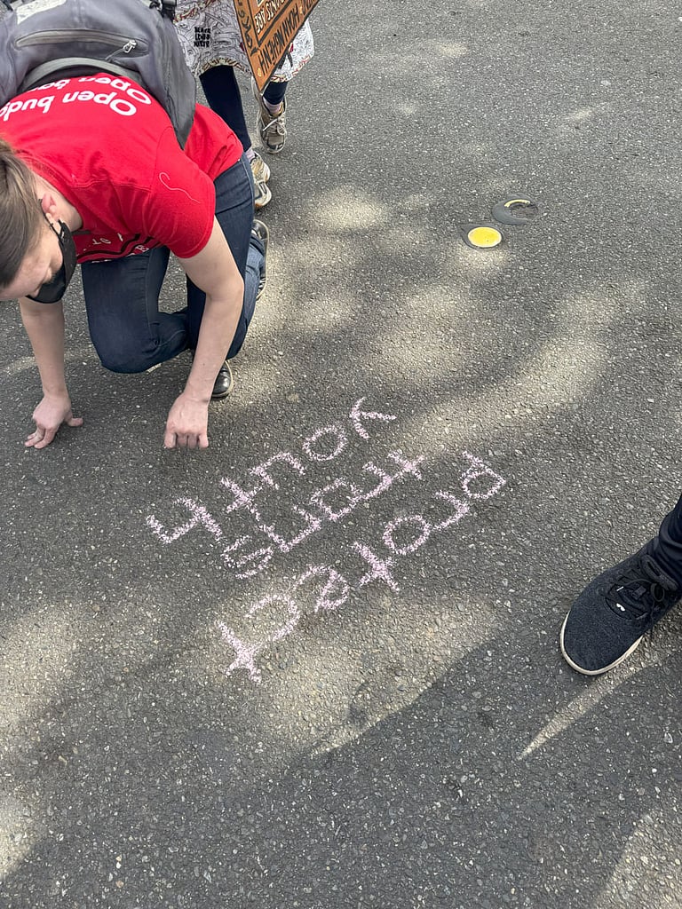 Nearly 1,000 Rally and March in SeaTac Demanding an End to ICE ...