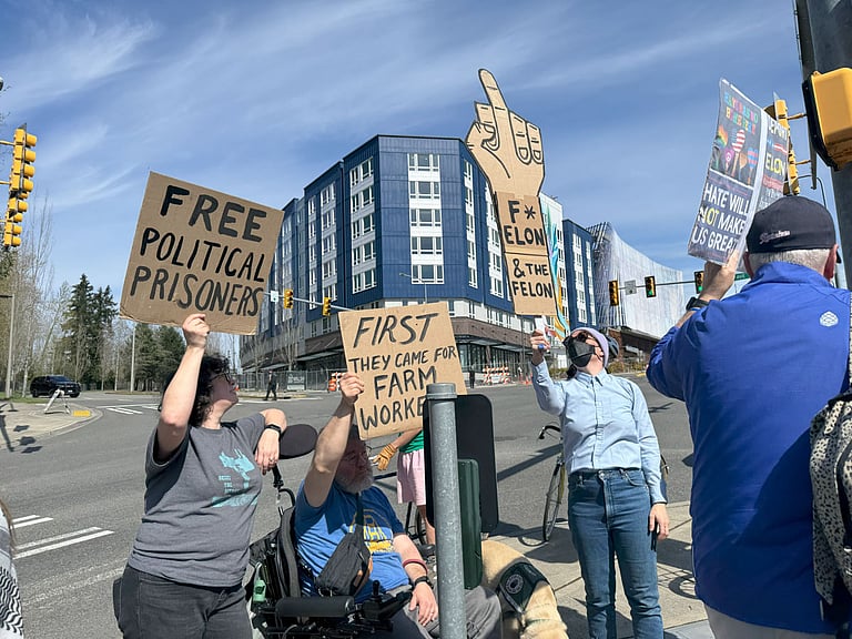 Nearly 1,000 Rally and March in SeaTac Demanding an End to ICE ...