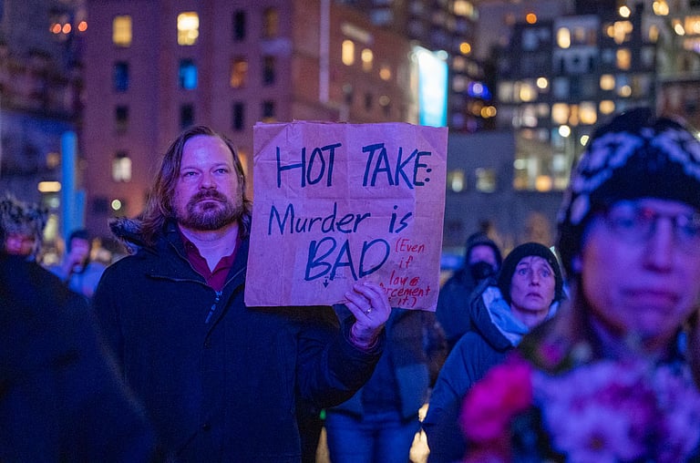 PHOTO ESSAY | Hundreds Attend Vigil Honoring Minneapolis Mother Shot ...