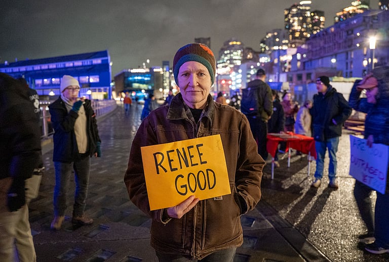 PHOTO ESSAY | Hundreds Attend Vigil Honoring Minneapolis Mother Shot ...