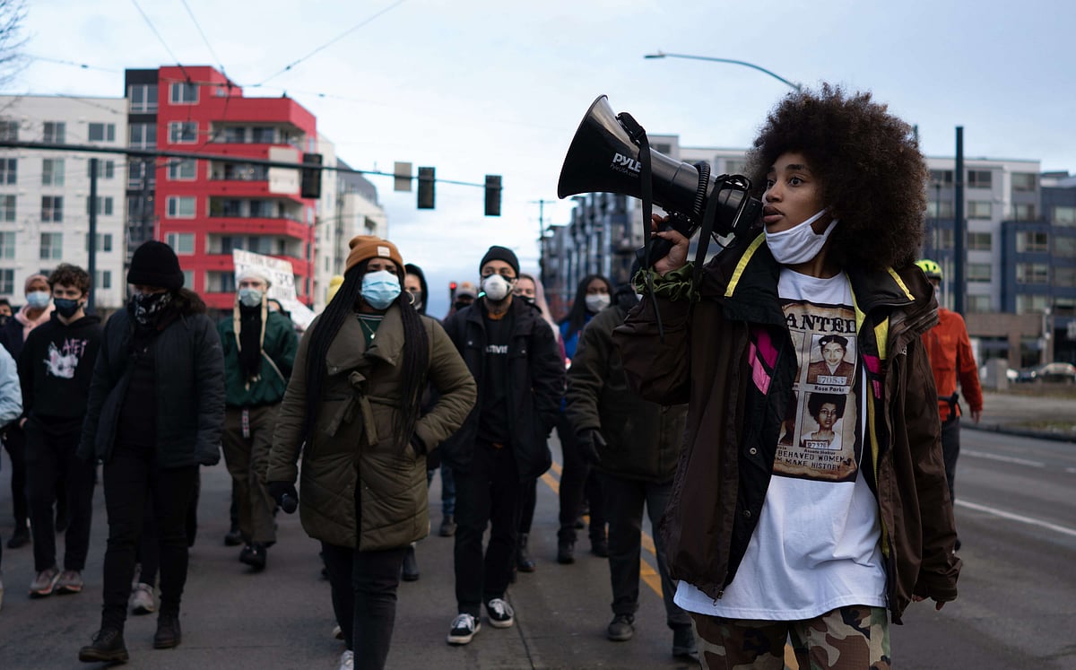 Protesters March to SPD South Precinct Demanding Justice for Police ...