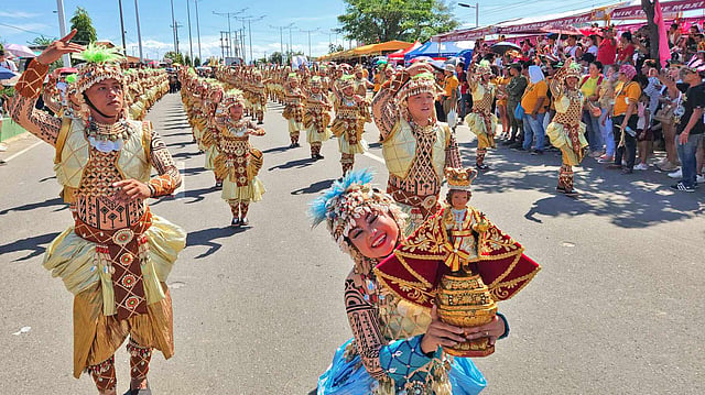 Millions of Catholic faithful in joyful dance to honor Holy Child Jesus