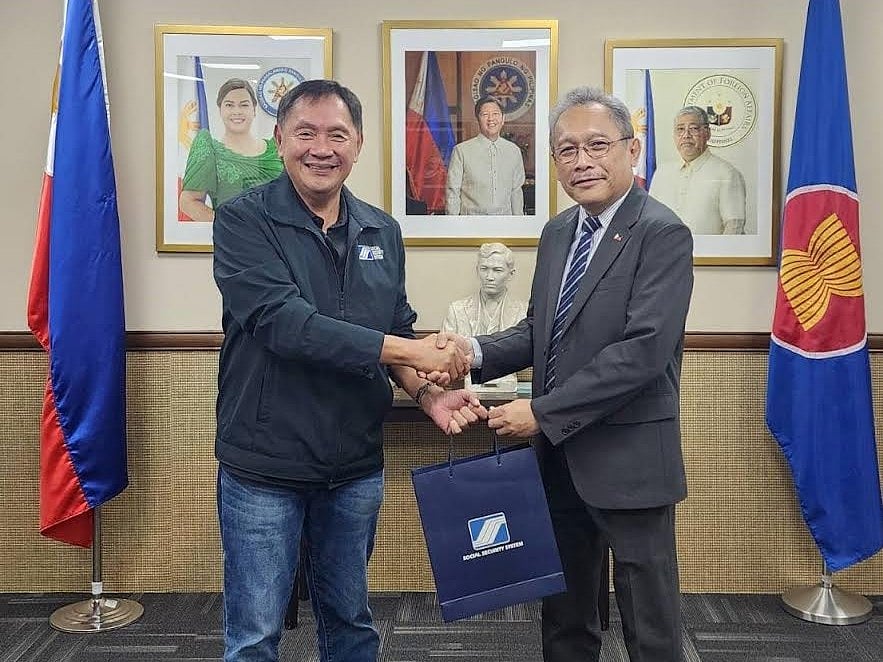 SSS head pushes for Voluntary Provident Fund to OFWs in SG
